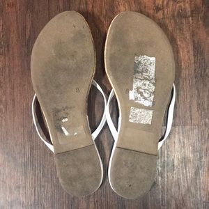 Y•not? | Shoes | Y Not White Sandals Size 8 | Poshmark